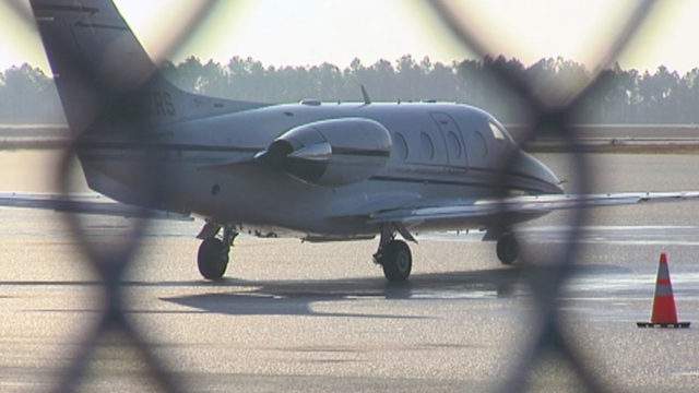 Governor's plane ride with billionaire highlights need for state plane