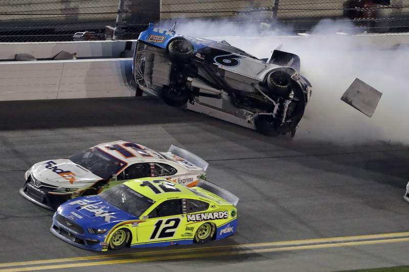 Newman survives final lap wreck at Daytona 500 that overshadows photo ...